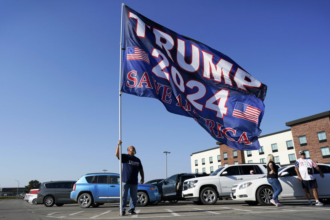 Trump campaigns before thousands in friendly blue-collar, eastern Iowa ...